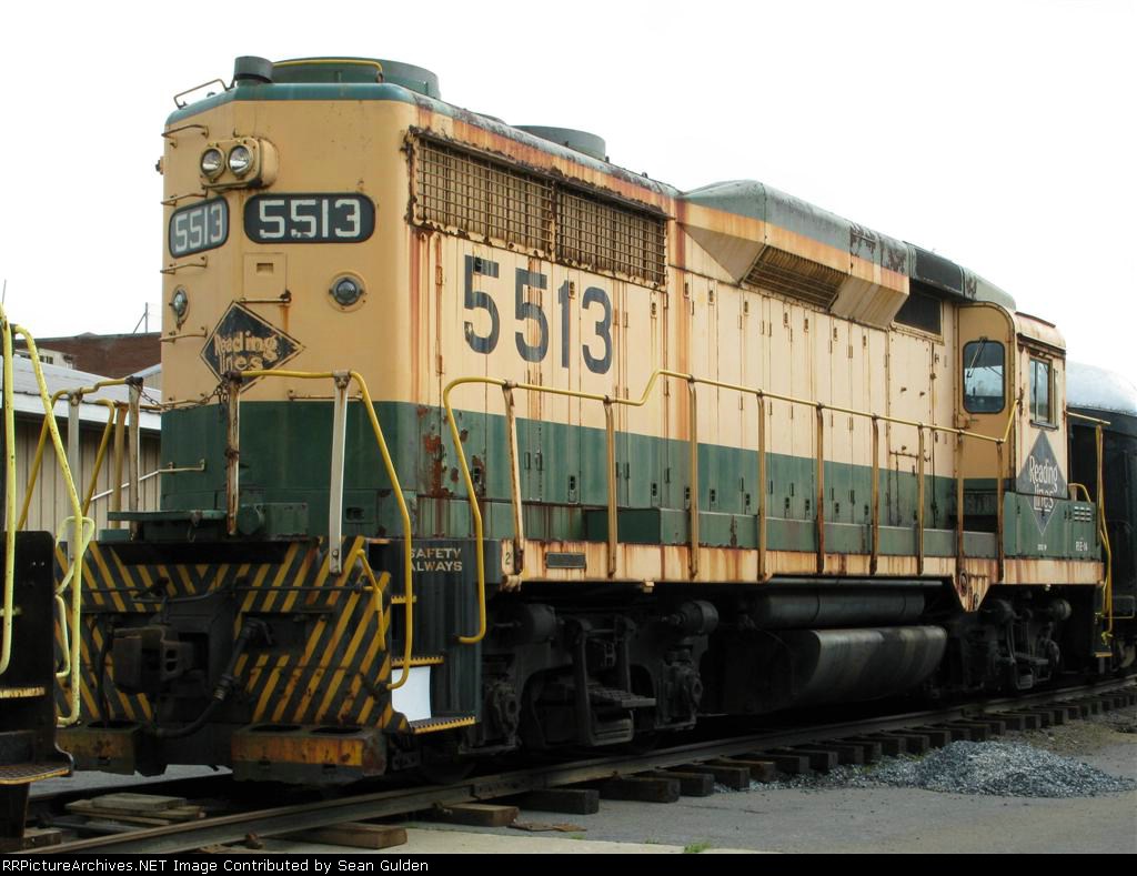 Reading EMD GP30 5513